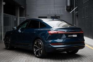 Blue Audi E-Tron 2022 in Vilnius, with an engine capacity of 0.00 L and mileage of 82 thousand km for 33900 €, photo 20 on AUTOMOTO.COM.LV