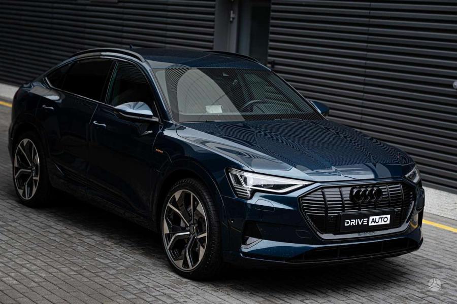 Blue Audi E-Tron 2022 in Vilnius, with an engine capacity of 0.00 L and mileage of 82 thousand km for 33900 €, photo 21 on AUTOMOTO.COM.LV