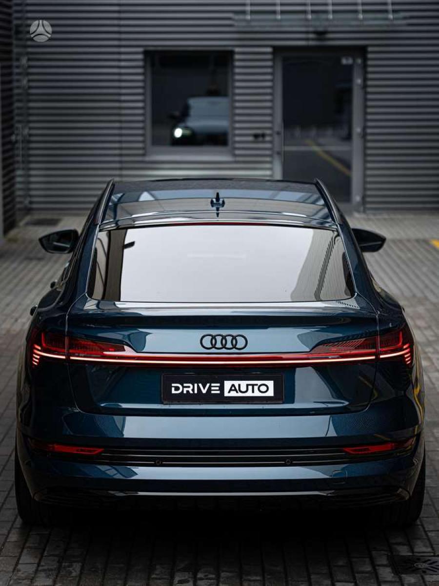 Blue Audi E-Tron 2022 in Vilnius, with an engine capacity of 0.00 L and mileage of 82 thousand km for 33900 €, photo 22 on AUTOMOTO.COM.LV