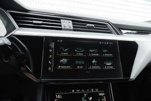 Синий Ауди E-Tron 2022 в Марупе, объемом двигателя 0.00 л и пробегом 52 тыс. км за 41250 €, фото 22 на AUTOMOTO.COM.LV