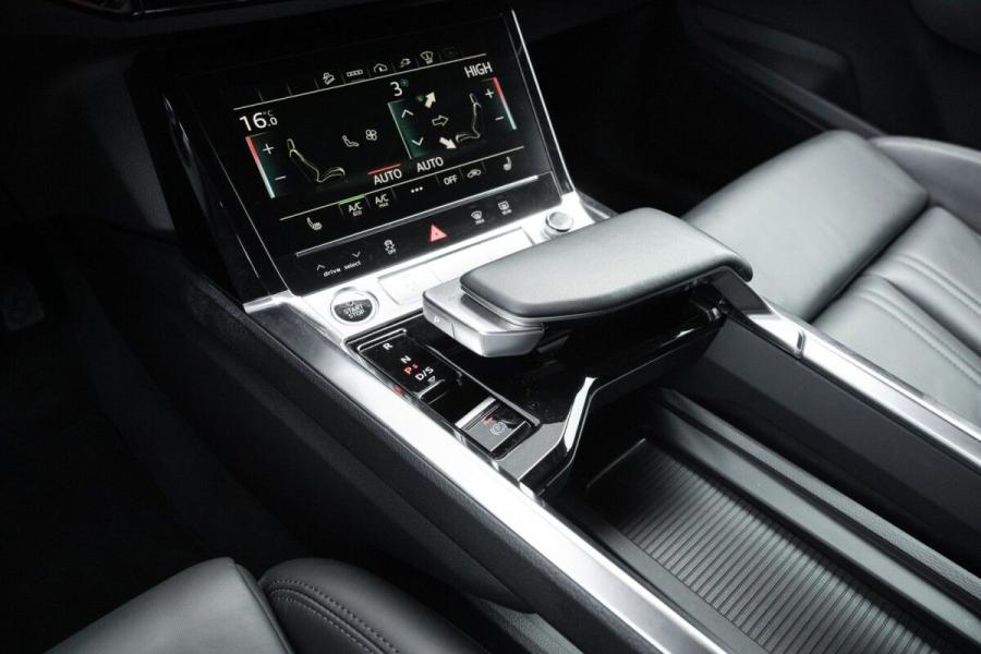 Синий Ауди E-Tron 2022 в Марупе, объемом двигателя 0.00 л и пробегом 52 тыс. км за 41250 €, фото 32 на AUTOMOTO.COM.LV