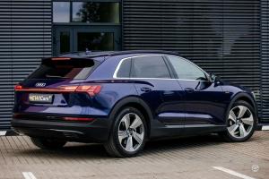 Синий Ауди E-Tron 2022 в Плунге, объемом двигателя 0.00 л и пробегом 115 тыс. км за 27900 €, фото 4 на AUTOMOTO.COM.LV