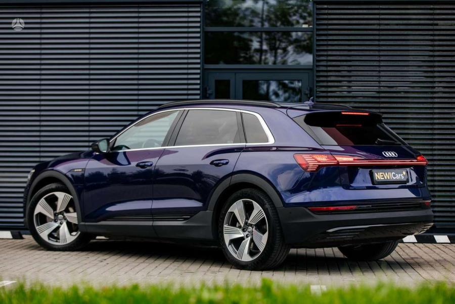 Синий Ауди E-Tron 2022 в Плунге, объемом двигателя 0.00 л и пробегом 115 тыс. км за 27900 €, фото 6 на AUTOMOTO.COM.LV