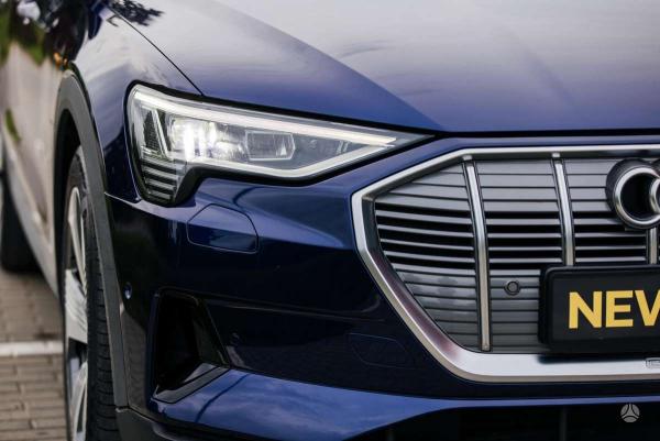 Синий Ауди E-Tron 2022 в Плунге, объемом двигателя 0.00 л и пробегом 115 тыс. км за 27900 €, фото 10 на AUTOMOTO.COM.LV