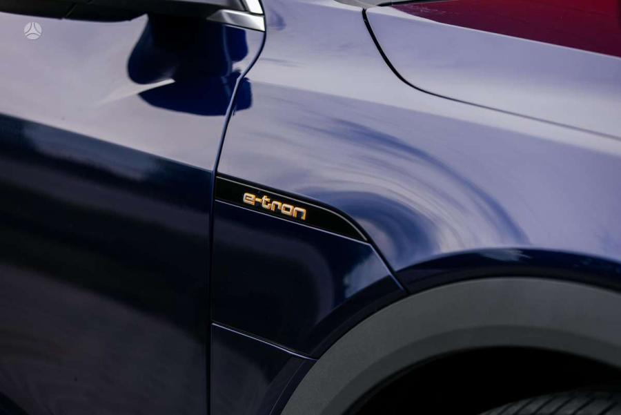 Синий Ауди E-Tron 2022 в Плунге, объемом двигателя 0.00 л и пробегом 115 тыс. км за 27900 €, фото 17 на AUTOMOTO.COM.LV