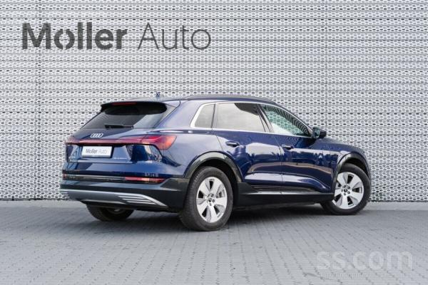 Blue Audi E-Tron 2022 in Riga, with an engine capacity of 0.00 L and mileage of 52 thousand km for 41250 €, photo 4 on AUTOMOTO.COM.LV