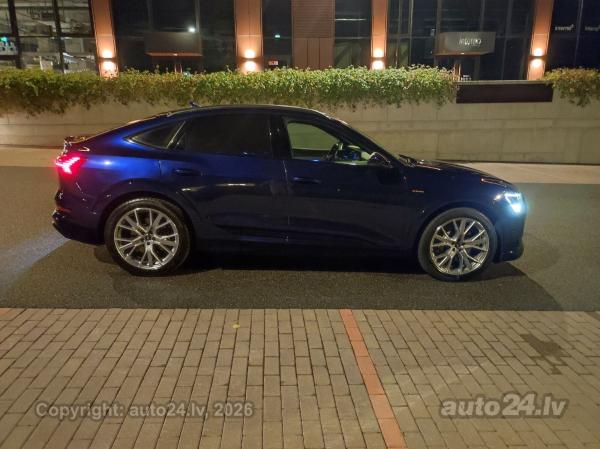 Blue Audi E-Tron 2022 in Tallinn, with an engine capacity of 0.00 L and mileage of 97 thousand km for 37200 €, photo 6 on AUTOMOTO.COM.LV