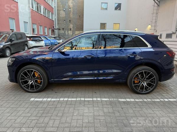 Zils Audi E-Tron 2022 Rīga, ar dzinēja tilpumu 0.00 L un nobraukumu 30 tūkst. km par 41000 €, foto 5 vietnē AUTOMOTO.COM.LV