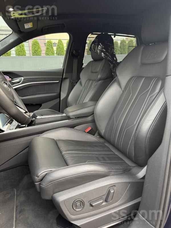 Zils Audi E-Tron 2022 Rīga, ar dzinēja tilpumu 0.00 L un nobraukumu 30 tūkst. km par 41000 €, foto 6 vietnē AUTOMOTO.COM.LV