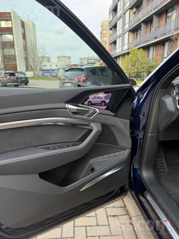 Zils Audi E-Tron 2022 Rīga, ar dzinēja tilpumu 0.00 L un nobraukumu 30 tūkst. km par 41000 €, foto 7 vietnē AUTOMOTO.COM.LV