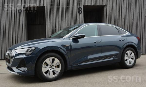 Zils Audi E-Tron 2022 Rīga, ar dzinēja tilpumu 0.00 L un nobraukumu 100 tūkst. km par 27700 €, foto 4 vietnē AUTOMOTO.COM.LV