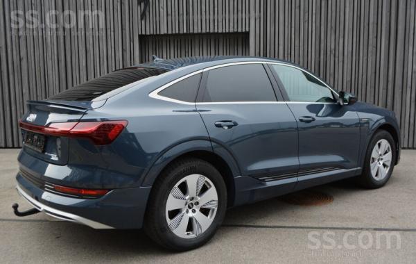 Zils Audi E-Tron 2022 Rīga, ar dzinēja tilpumu 0.00 L un nobraukumu 100 tūkst. km par 27700 €, foto 5 vietnē AUTOMOTO.COM.LV