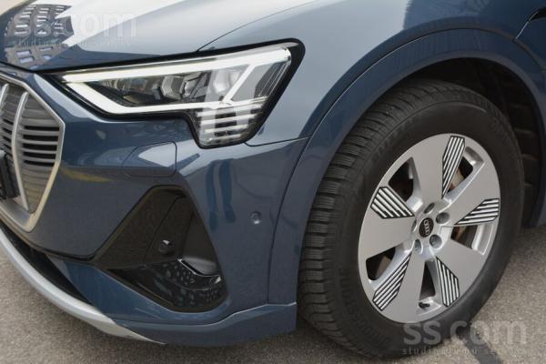 Zils Audi E-Tron 2022 Rīga, ar dzinēja tilpumu 0.00 L un nobraukumu 100 tūkst. km par 27700 €, foto 10 vietnē AUTOMOTO.COM.LV