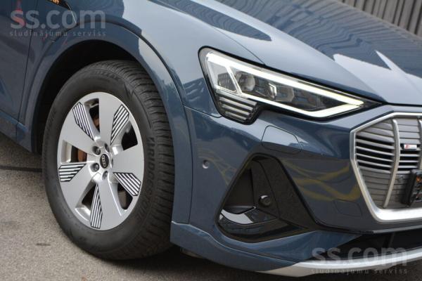 Zils Audi E-Tron 2022 Rīga, ar dzinēja tilpumu 0.00 L un nobraukumu 100 tūkst. km par 27700 €, foto 11 vietnē AUTOMOTO.COM.LV