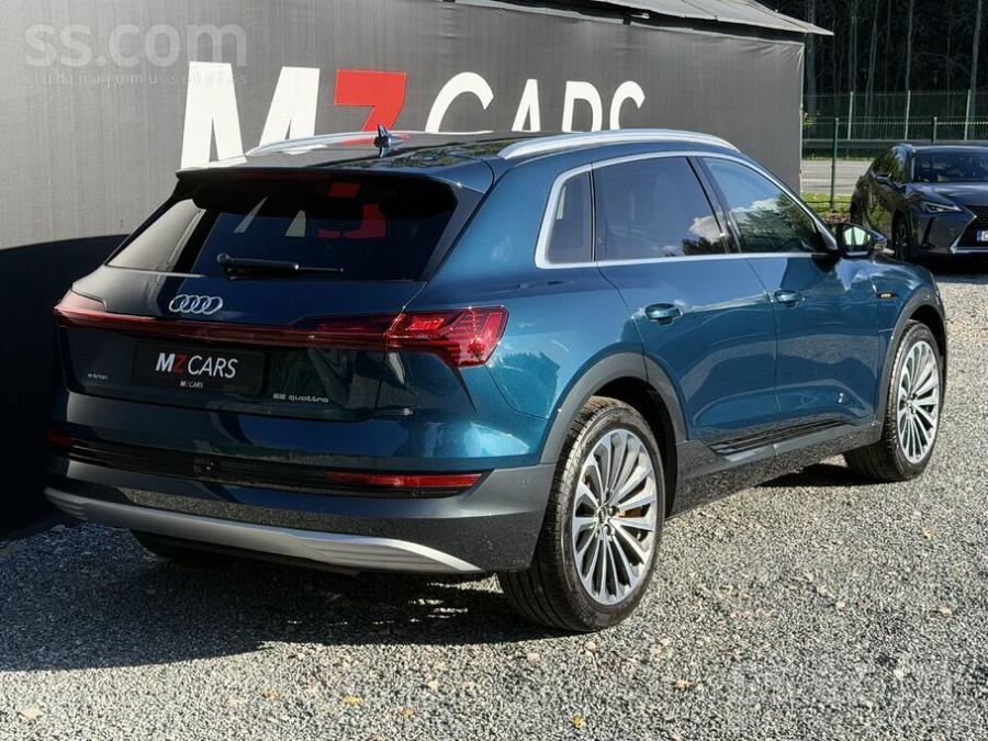 Blue Audi E-Tron 2022 in Riga, with an engine capacity of 0.00 L and mileage of 53 thousand km for 38990 €, photo 4 on AUTOMOTO.COM.LV