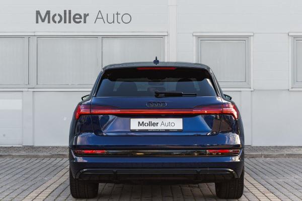Blue Audi E-Tron 2022 in Ventspils, with an engine capacity of 0.00 L and mileage of 60 thousand km for 37500 €, photo 5 on AUTOMOTO.COM.LV
