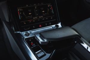 Синий Ауди E-Tron 2022 в Вентспилс, объемом двигателя 0.00 л и пробегом 60 тыс. км за 37500 €, фото 32 на AUTOMOTO.COM.LV