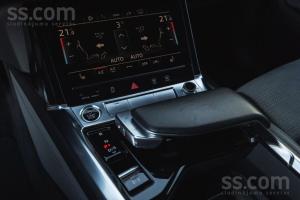 Zils Audi E-Tron 2022 Ventspils, ar dzinēja tilpumu 2.00 L un nobraukumu 60 tūkst. km par 37500 €, foto 32 vietnē AUTOMOTO.COM.LV