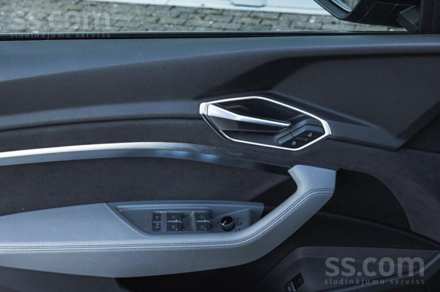 Zils Audi E-Tron 2022 Ventspils, ar dzinēja tilpumu 2.00 L un nobraukumu 60 tūkst. km par 37500 €, foto 35 vietnē AUTOMOTO.COM.LV
