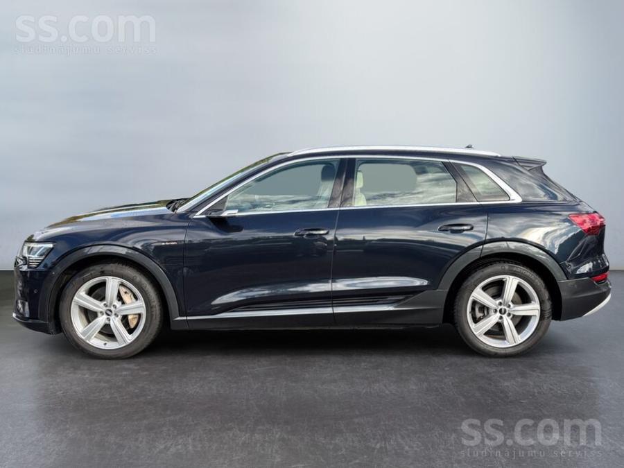 Blue Audi E-Tron 2022 in Riga, with an engine capacity of 0.00 L and mileage of 110 thousand km for 28900 €, photo 3 on AUTOMOTO.COM.LV