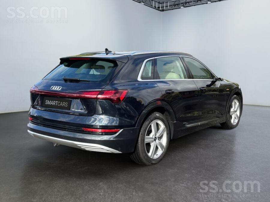 Blue Audi E-Tron 2022 in Riga, with an engine capacity of 0.00 L and mileage of 110 thousand km for 28900 €, photo 6 on AUTOMOTO.COM.LV