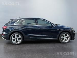 Blue Audi E-Tron 2022 in Riga, with an engine capacity of 0.00 L and mileage of 110 thousand km for 28900 €, photo 7 on AUTOMOTO.COM.LV
