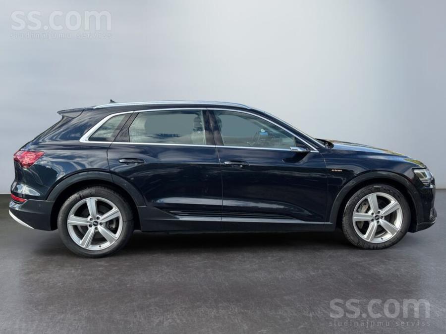 Blue Audi E-Tron 2022 in Riga, with an engine capacity of 0.00 L and mileage of 110 thousand km for 28900 €, photo 7 on AUTOMOTO.COM.LV