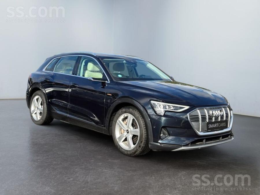 Blue Audi E-Tron 2022 in Riga, with an engine capacity of 0.00 L and mileage of 110 thousand km for 28900 €, photo 8 on AUTOMOTO.COM.LV