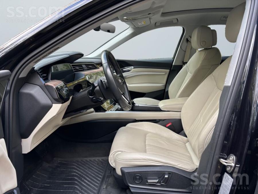 Blue Audi E-Tron 2022 in Riga, with an engine capacity of 0.00 L and mileage of 110 thousand km for 28900 €, photo 10 on AUTOMOTO.COM.LV