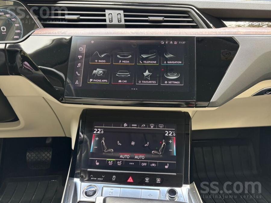 Blue Audi E-Tron 2022 in Riga, with an engine capacity of 0.00 L and mileage of 110 thousand km for 28900 €, photo 12 on AUTOMOTO.COM.LV