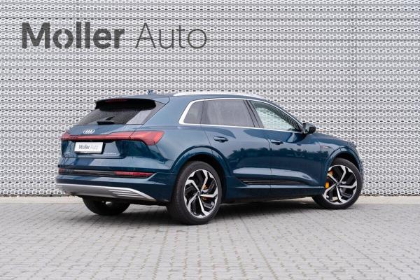 Audi E-Tron 2022 in Marupe on AUTOMOTO.COM.LV Blue Audi E-Tron 2022 in Marupe, with an engine capacity of 0.00 L and mileage of 71 thousand km for 40400 €, photo 5 on AUTOMOTO.COM.LV