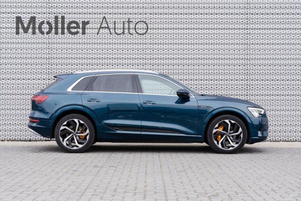 Audi E-Tron 2022 in Marupe on AUTOMOTO.COM.LV Blue Audi E-Tron 2022 in Marupe, with an engine capacity of 0.00 L and mileage of 71 thousand km for 40400 €, photo 6 on AUTOMOTO.COM.LV
