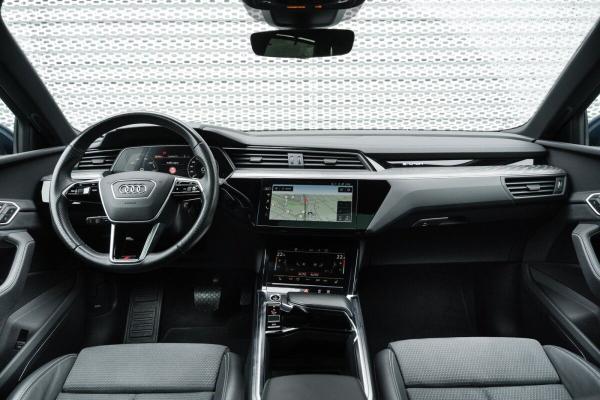 Audi E-Tron 2022 in Marupe on AUTOMOTO.COM.LV Blue Audi E-Tron 2022 in Marupe, with an engine capacity of 0.00 L and mileage of 71 thousand km for 40400 €, photo 8 on AUTOMOTO.COM.LV