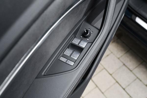 Audi E-Tron 2022 in Marupe on AUTOMOTO.COM.LV Blue Audi E-Tron 2022 in Marupe, with an engine capacity of 0.00 L and mileage of 71 thousand km for 40400 €, photo 10 on AUTOMOTO.COM.LV