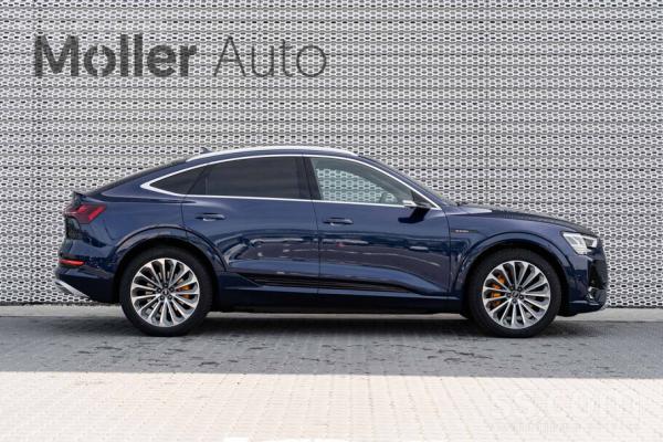 Blue Audi E-Tron 2023 in Riga, with an engine capacity of 0.00 L and mileage of 18 thousand km for 50100 €, photo 5 on AUTOMOTO.COM.LV