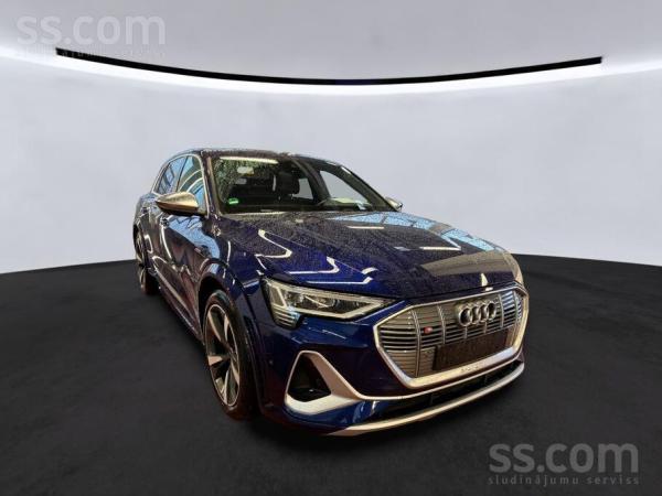 Синий Ауди E-Tron 2023 в Елгава, объемом двигателя 0.00 л и пробегом 77 тыс. км за 41100 €, фото 2 на AUTOMOTO.COM.LV