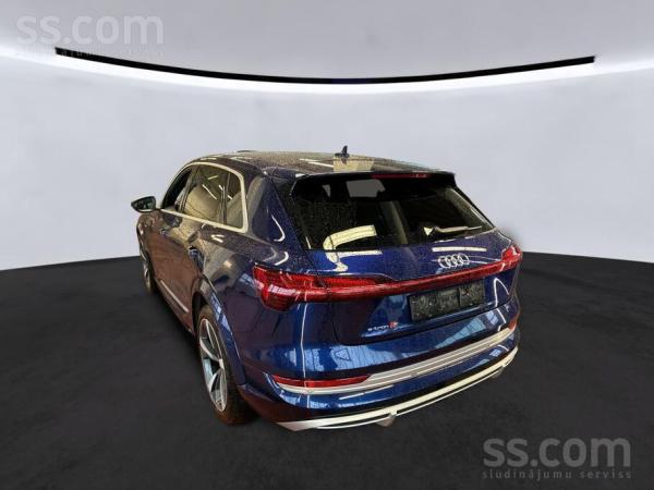 Синий Ауди E-Tron 2023 в Елгава, объемом двигателя 0.00 л и пробегом 77 тыс. км за 41100 €, фото 4 на AUTOMOTO.COM.LV