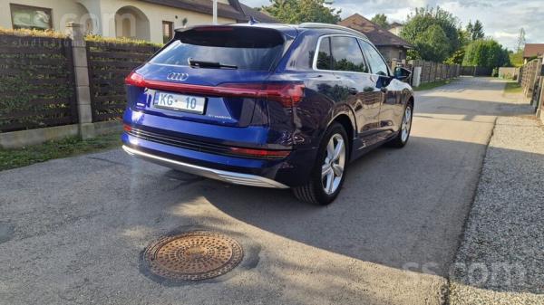 Blue Audi E-Tron 2023 in Riga, with an engine capacity of 0.00 L and mileage of 36 thousand km for 30200 €, photo 4 on AUTOMOTO.COM.LV