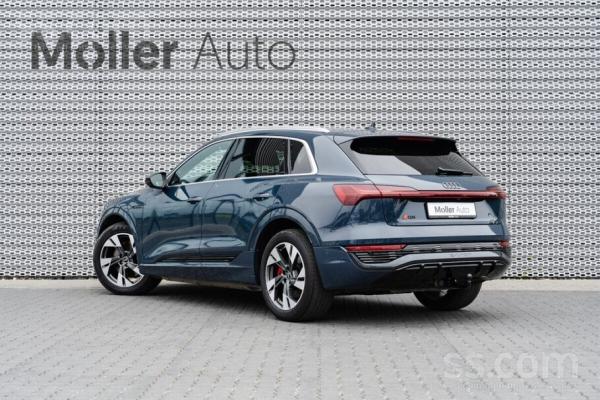 Blue Audi E-Tron 2023 in Riga, with an engine capacity of 0.00 L and mileage of 65 thousand km for 48250 €, photo 3 on AUTOMOTO.COM.LV