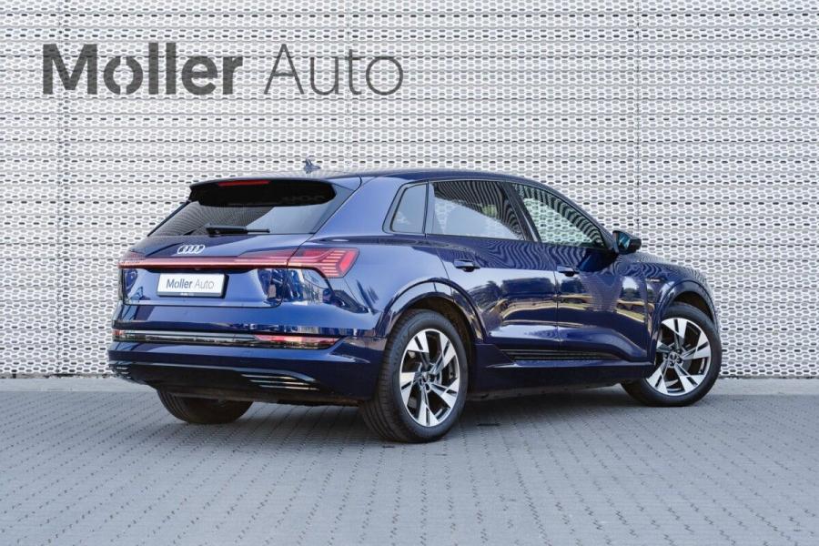 Blue Audi E-Tron 2023 in Marupe, with an engine capacity of 0.00 L and mileage of 58 thousand km for 40100 €, photo 5 on AUTOMOTO.COM.LV