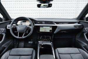 Blue Audi E-Tron 2023 in Marupe, with an engine capacity of 0.00 L and mileage of 58 thousand km for 40100 €, photo 7 on AUTOMOTO.COM.LV