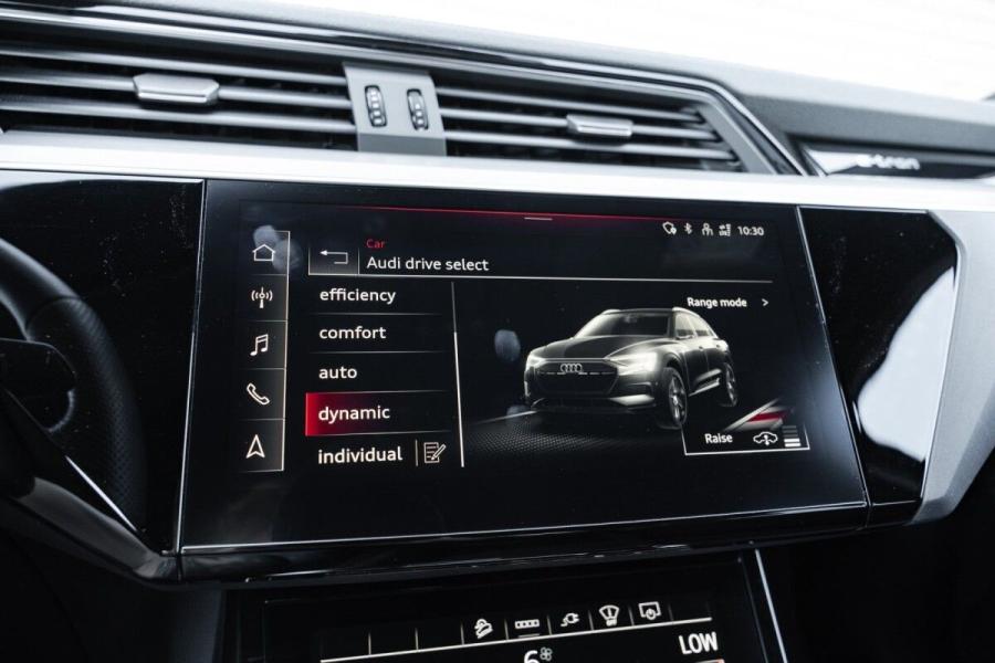 Blue Audi E-Tron 2023 in Marupe, with an engine capacity of 0.00 L and mileage of 58 thousand km for 40100 €, photo 25 on AUTOMOTO.COM.LV