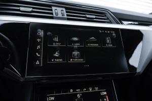 Blue Audi E-Tron 2023 in Marupe, with an engine capacity of 0.00 L and mileage of 58 thousand km for 40100 €, photo 32 on AUTOMOTO.COM.LV