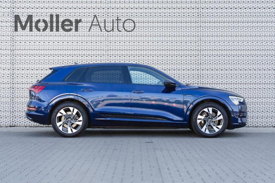 Blue Audi E-Tron 2023 in Marupe, with an engine capacity of 0.00 L and mileage of 58 thousand km for 40100 €, photo 6 on AUTOMOTO.COM.LV
