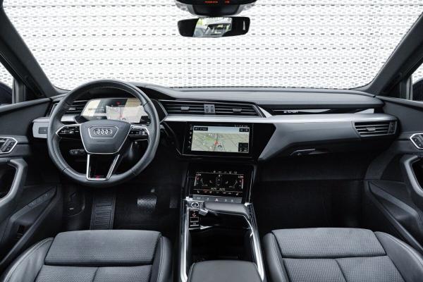 Blue Audi E-Tron 2023 in Marupe, with an engine capacity of 0.00 L and mileage of 58 thousand km for 40100 €, photo 6 on AUTOMOTO.COM.LV