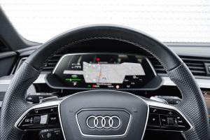 Blue Audi E-Tron 2023 in Marupe, with an engine capacity of 0.00 L and mileage of 58 thousand km for 40100 €, photo 18 on AUTOMOTO.COM.LV