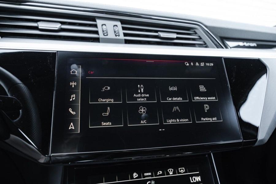 Blue Audi E-Tron 2023 in Marupe, with an engine capacity of 0.00 L and mileage of 58 thousand km for 40100 €, photo 24 on AUTOMOTO.COM.LV