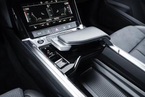 Blue Audi E-Tron 2023 in Marupe, with an engine capacity of 0.00 L and mileage of 58 thousand km for 40100 €, photo 35 on AUTOMOTO.COM.LV