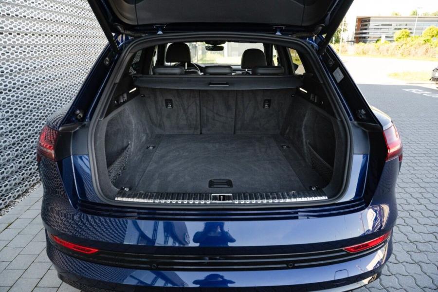 Blue Audi E-Tron 2023 in Marupe, with an engine capacity of 0.00 L and mileage of 58 thousand km for 40100 €, photo 38 on AUTOMOTO.COM.LV