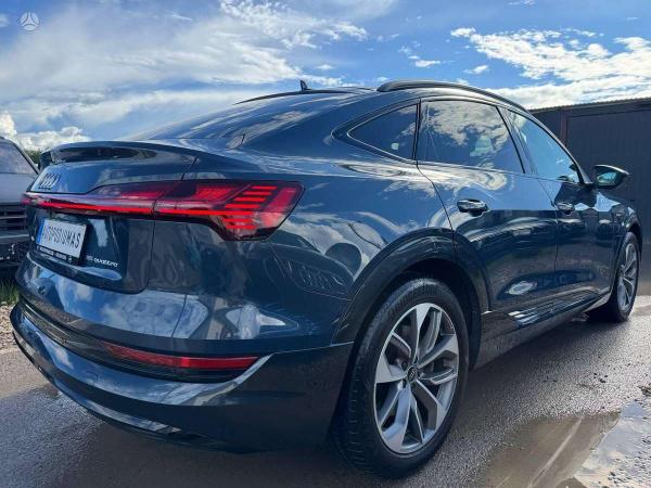 Blue Audi E-Tron 2023 in Vilnius, with an engine capacity of 0.00 L and mileage of 80 thousand km for 33800 €, photo 6 on AUTOMOTO.COM.LV